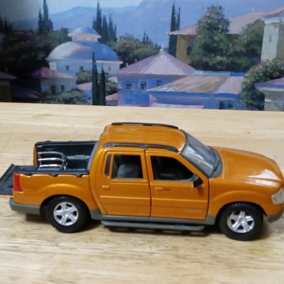 maisto | Toys | Vintage Maisto Ford Explorer 25 Scale Diecast Metal ...